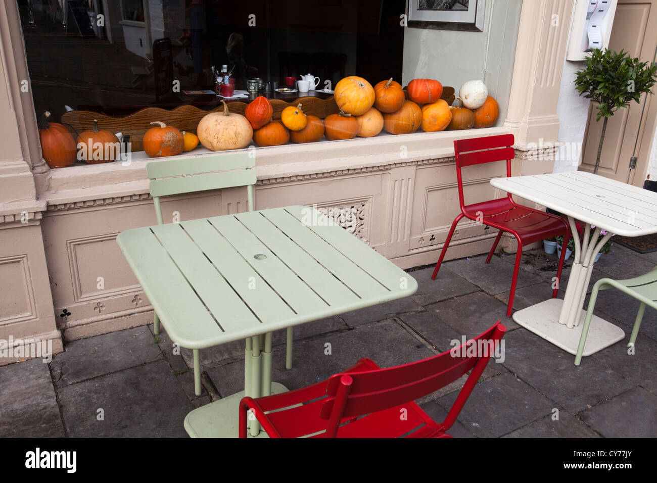 Cafe window hi-res stock photography and images - Alamy