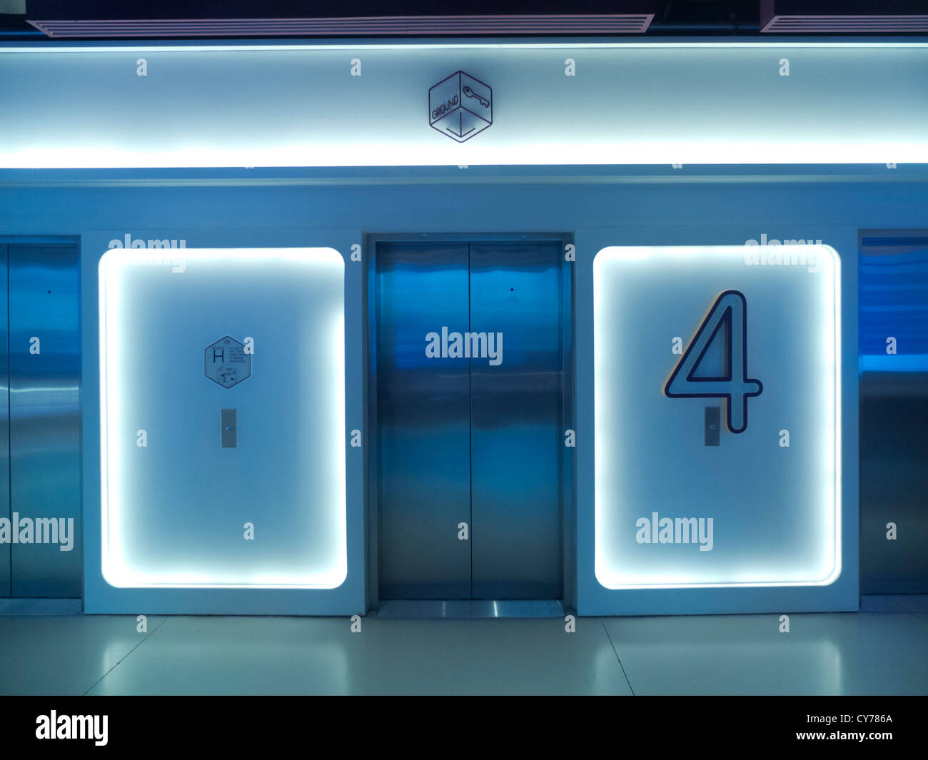 Counter in times square hi-res stock photography and images - Alamy