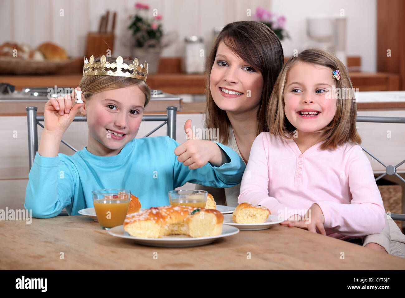 Queen mother cake hi-res stock photography and images - Alamy