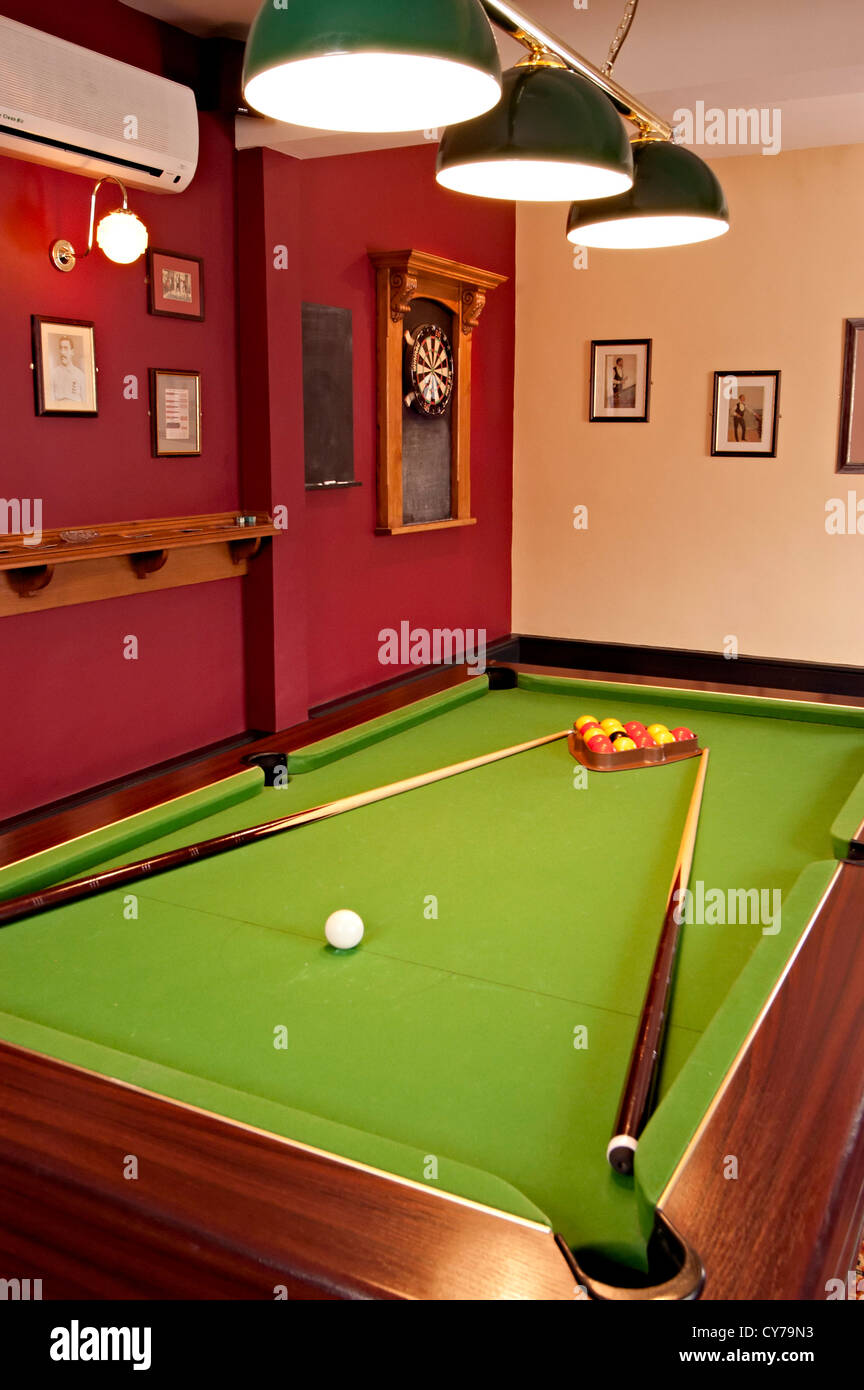 the highwayman pub Pool table Stock Photo - Alamy