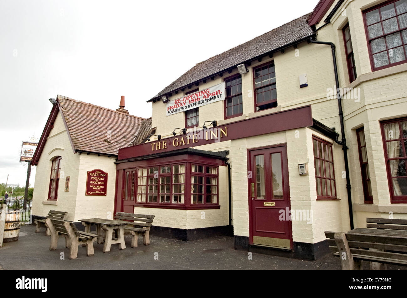 The gate inn pub alcohol hi-res stock photography and images - Alamy