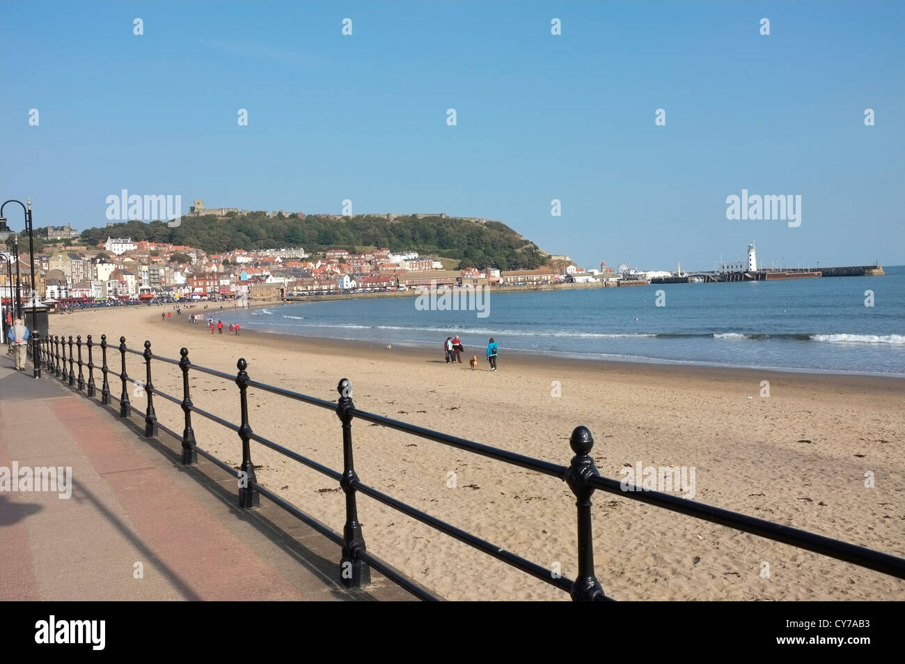 Scarborough beach & south bay, North Yorkshire Stock Photo - Alamy