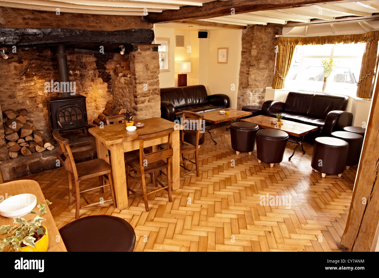 the swan pub interior Stock Photo - Alamy