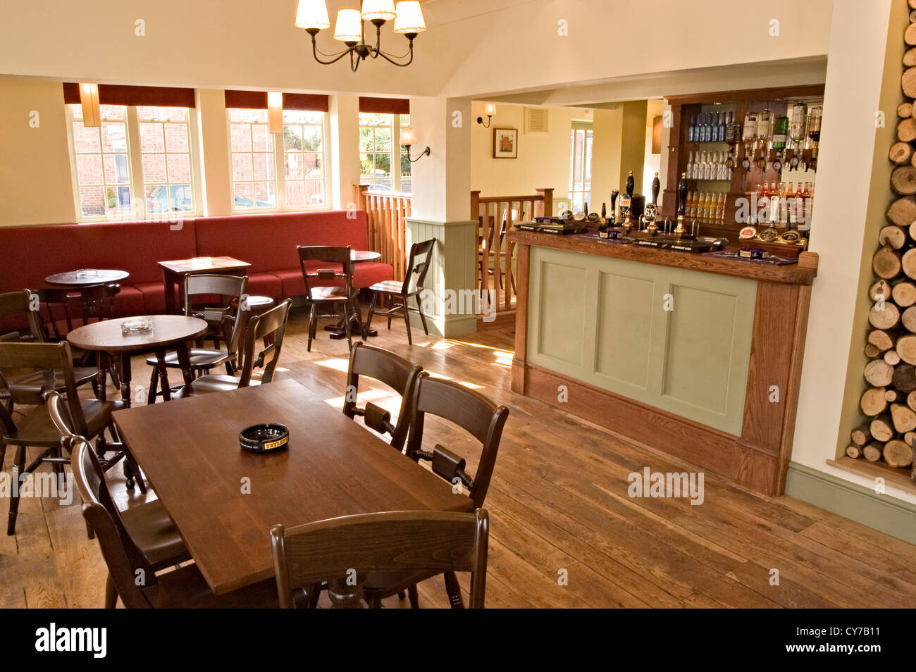 The bell pub hi-res stock photography and images - Alamy