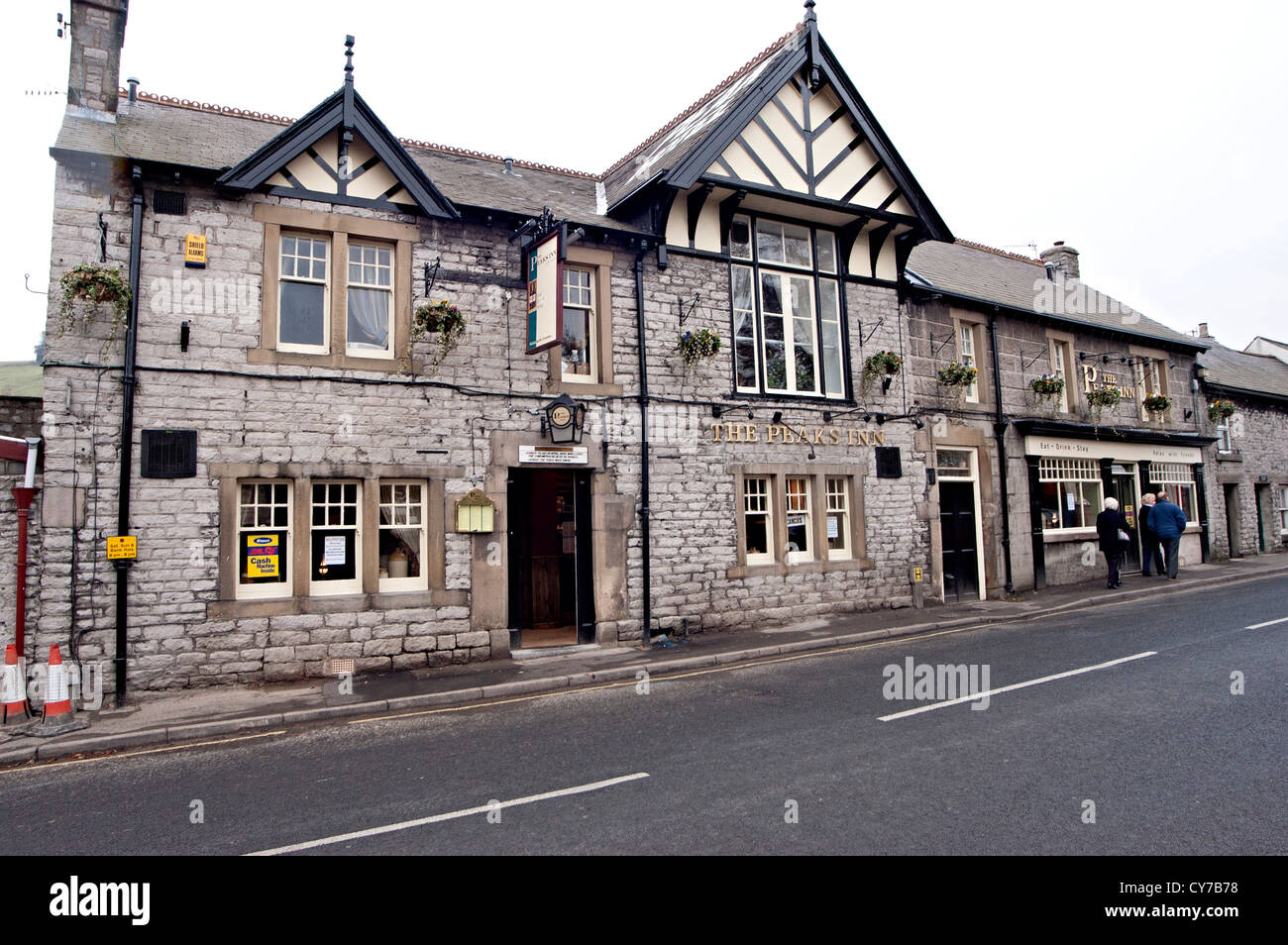 The peaks inn castleton peake district buildings hi-res stock ...
