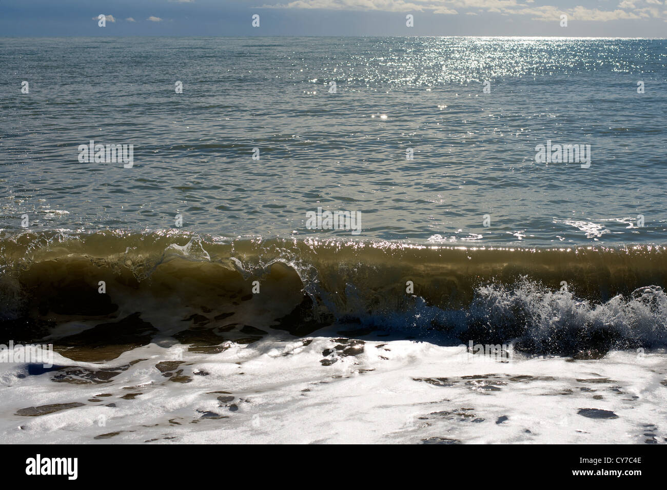 Breaking waves swash backwash shingle hi-res stock photography and ...