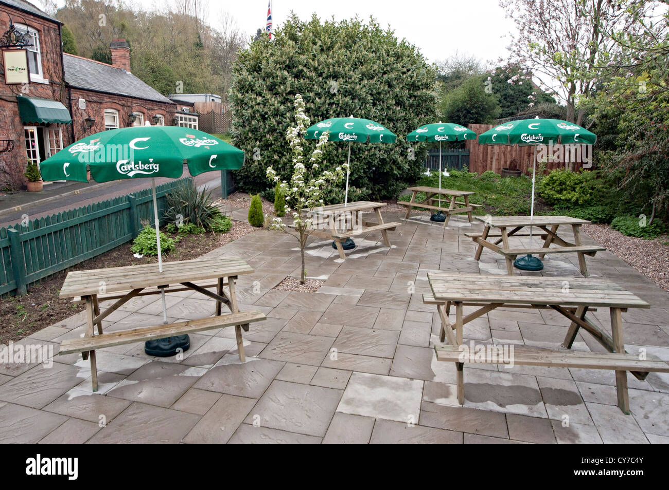 the pear tree pub garden Stock Photo - Alamy
