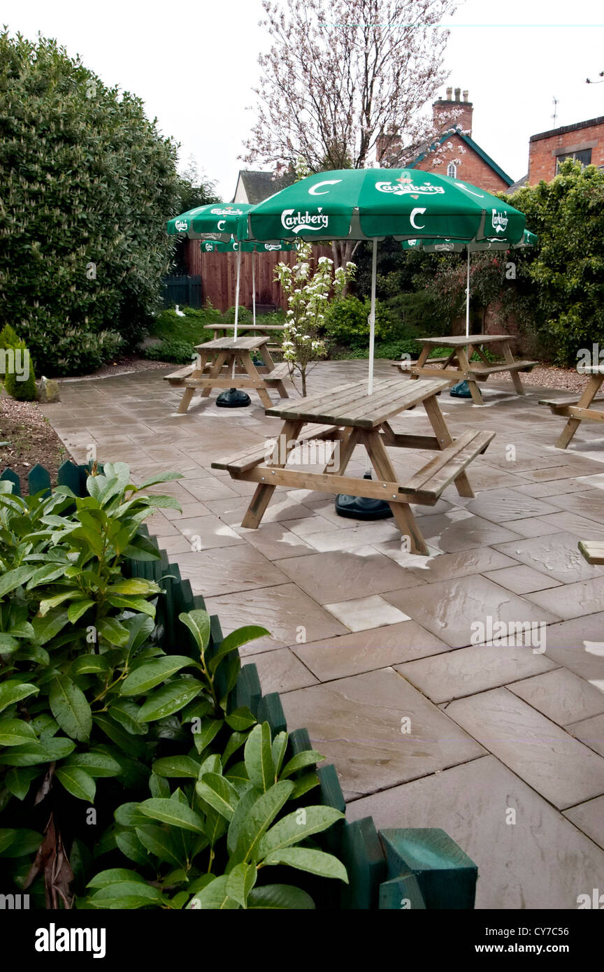 the pear tree pub garden Stock Photo - Alamy