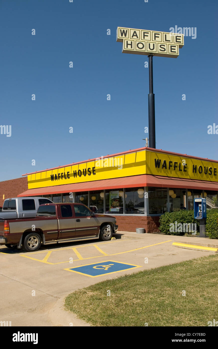 Waffle house restaurant exterior hi-res stock photography and images ...