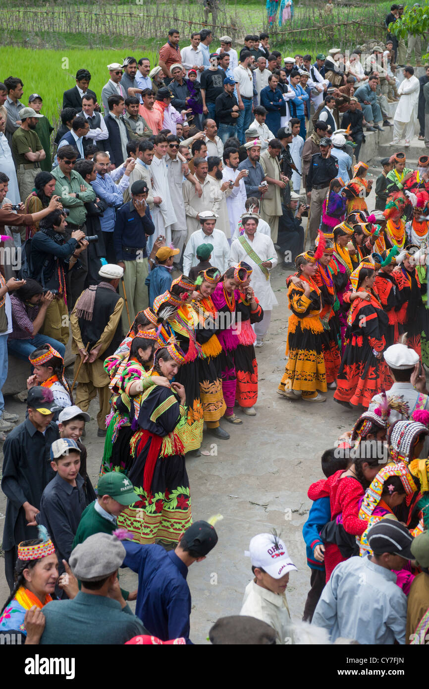 Kalash man and women dancing at the Anish Brun Village Charso (dancing ...
