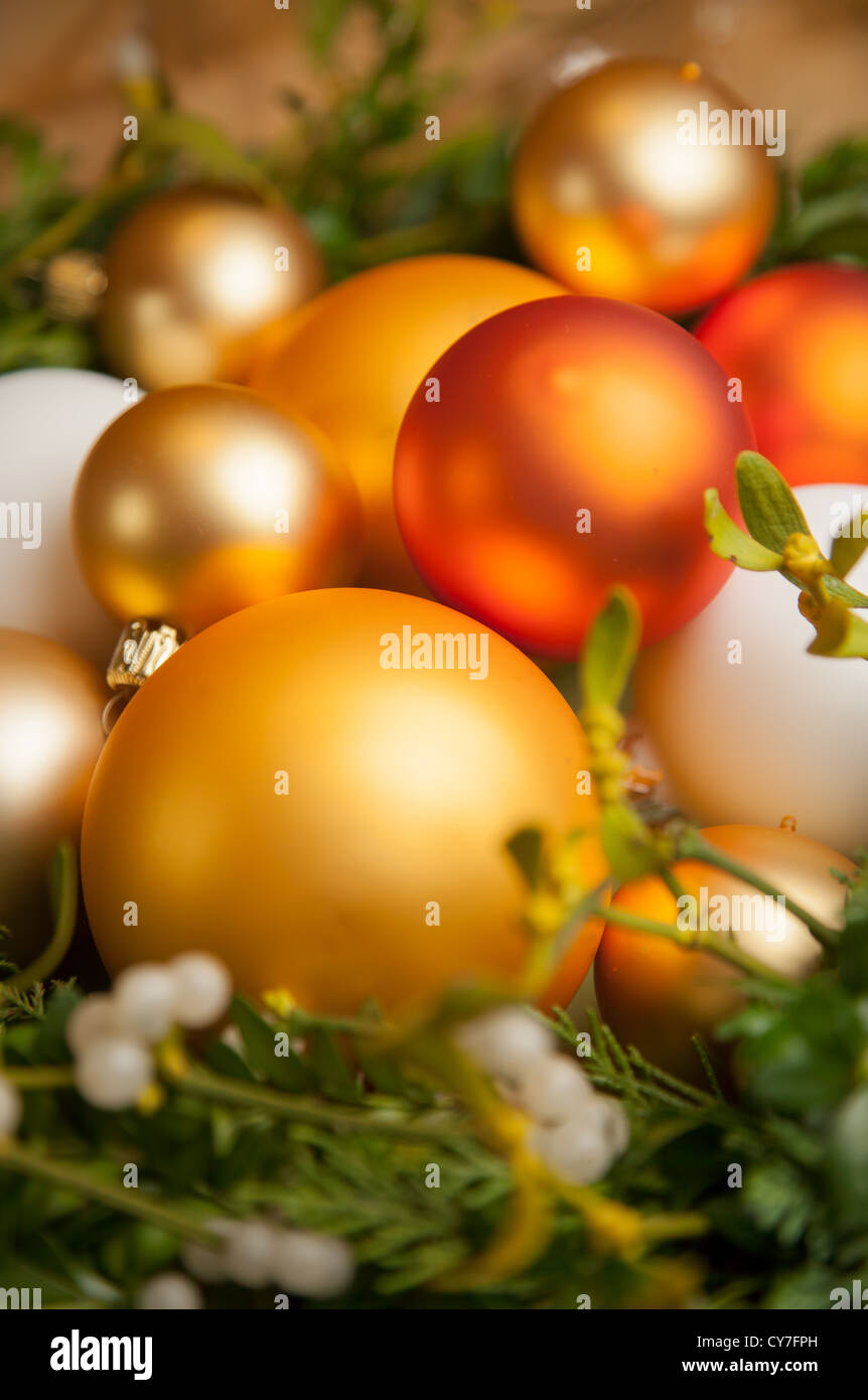 Golden mistletoe hi-res stock photography and images - Alamy