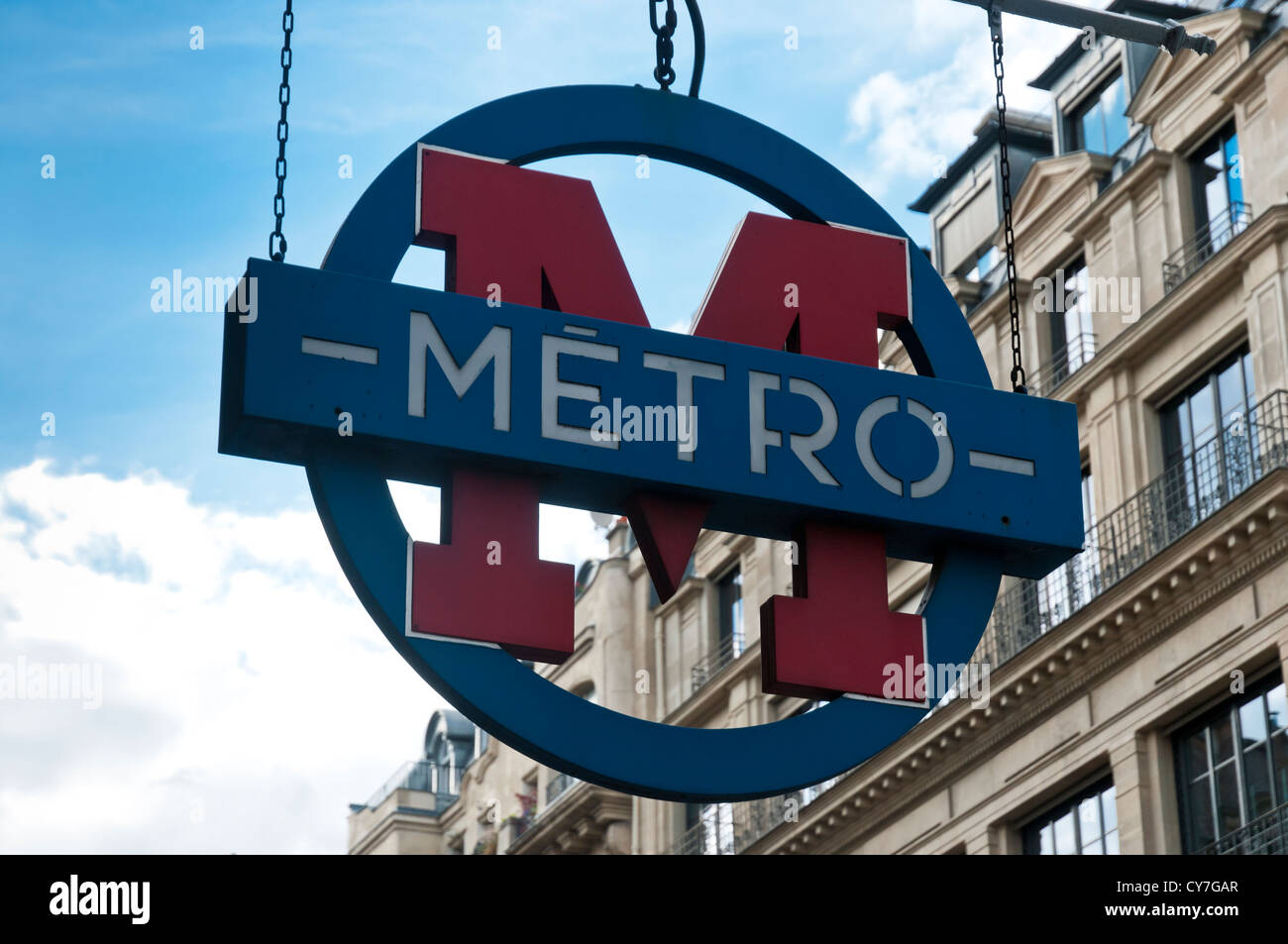 Sentier paris hi-res stock photography and images - Alamy