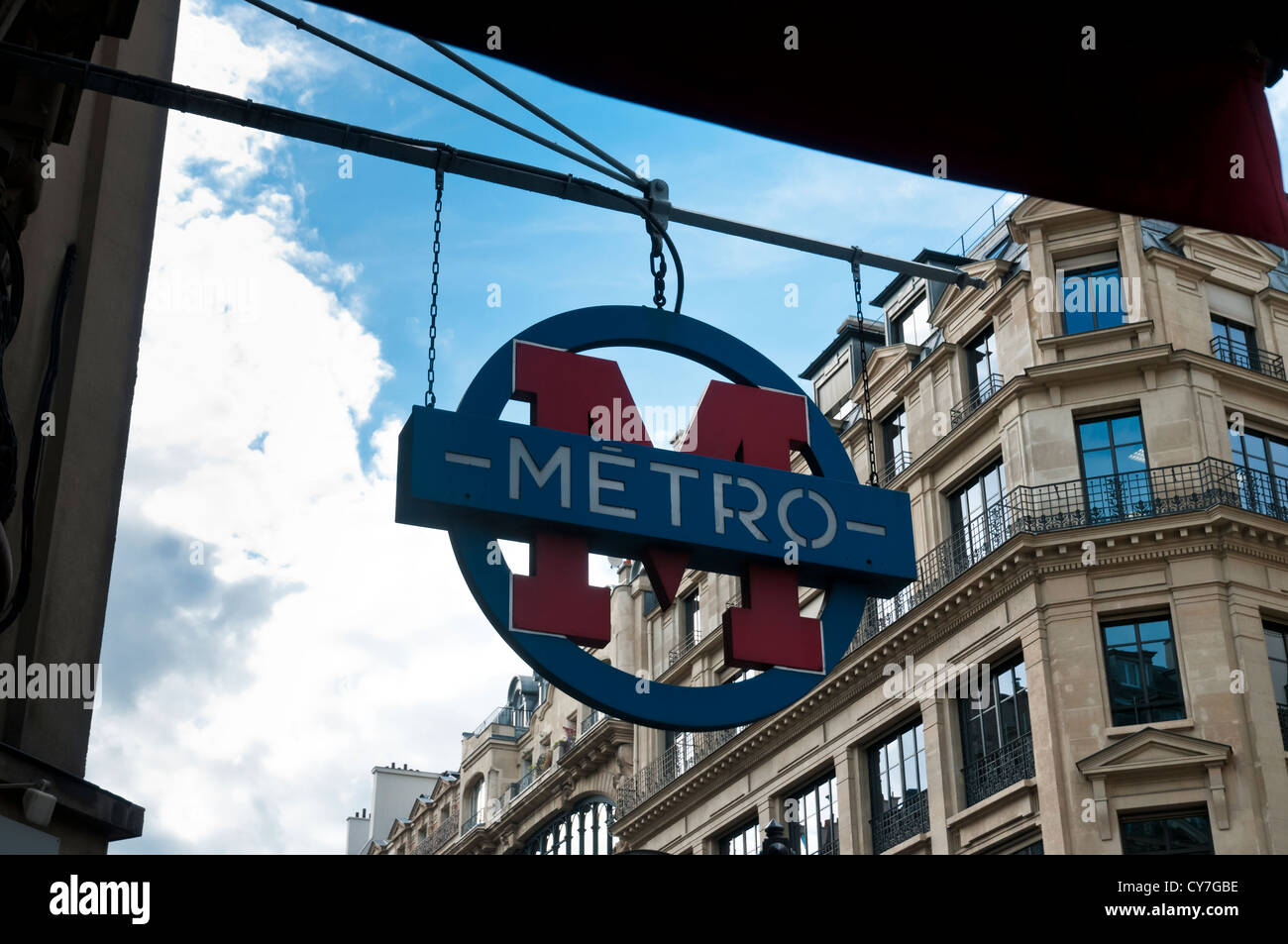 Paris metro logo hi-res stock photography and images - Alamy