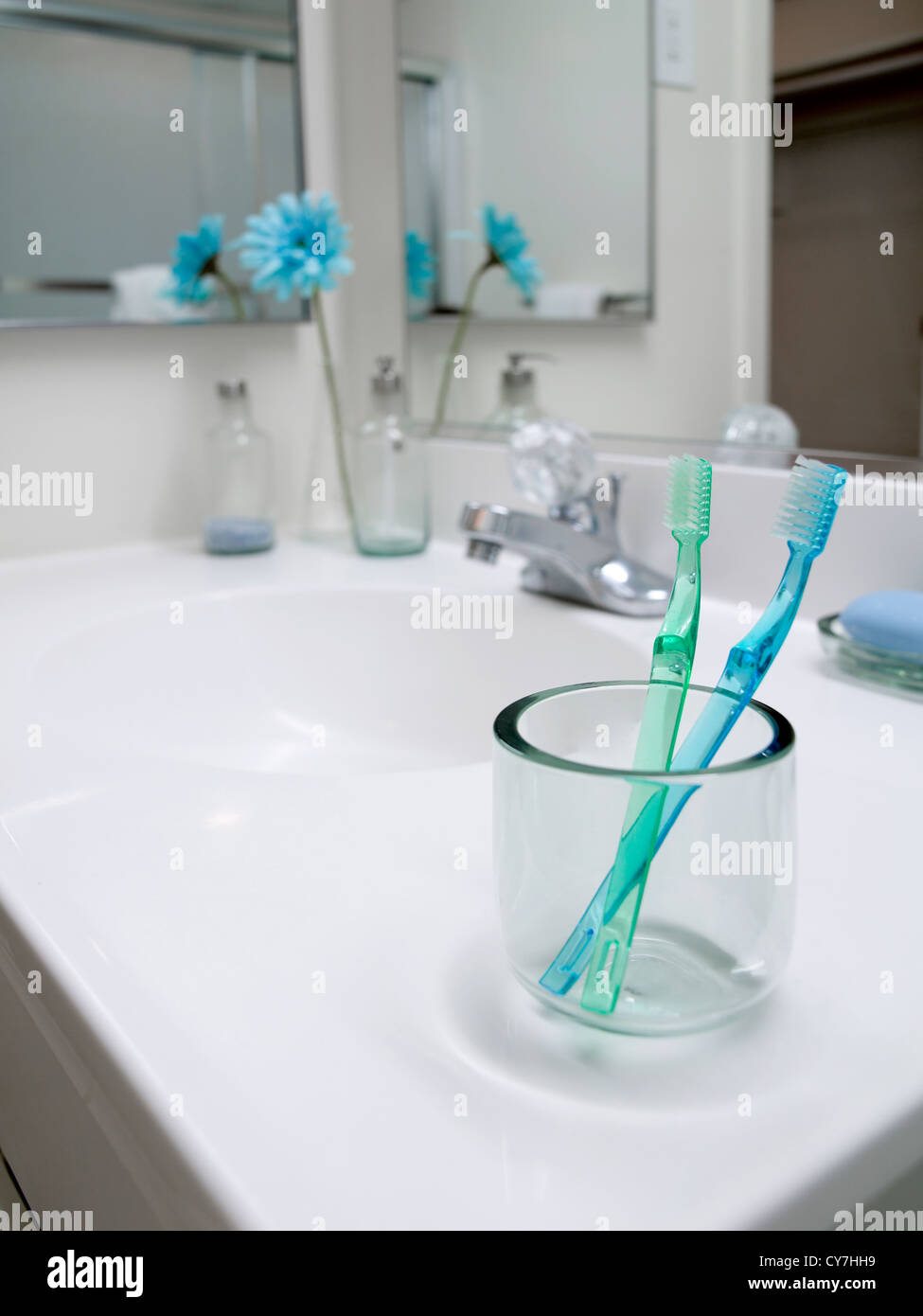 Toothbrushes hi-res stock photography and images - Alamy