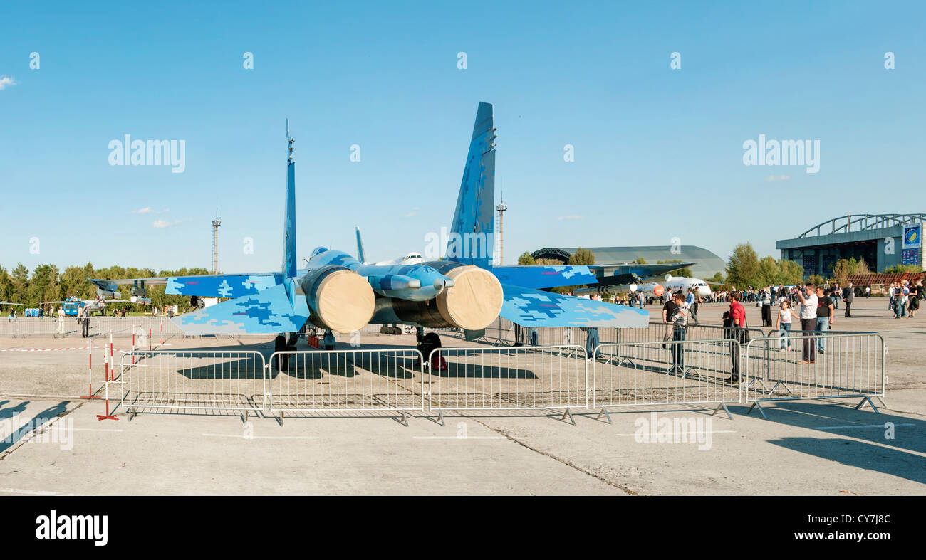 Ukrainian Air Force Su-27 - back view Stock Photo - Alamy