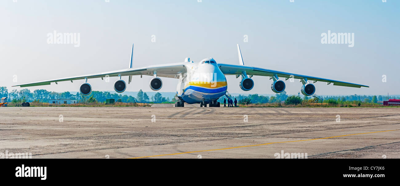 Cockpit antonov 225 hi-res stock photography and images - Alamy