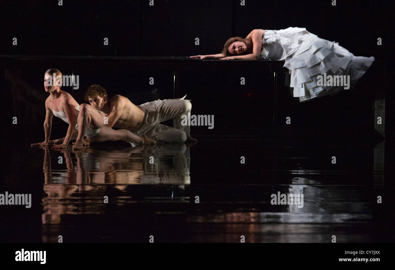 Rambert Dance Company perform the new pice "Labyrinth of Love" by ...