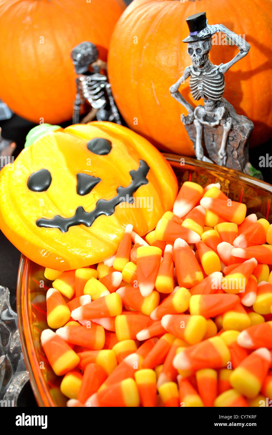 Candy corn hi-res stock photography and images - Alamy