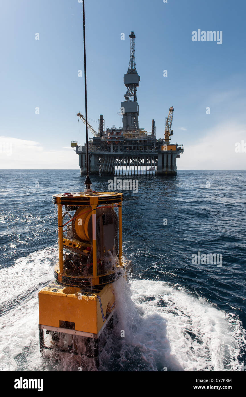 Remotely operated vehicle oil rig hi-res stock photography and images ...