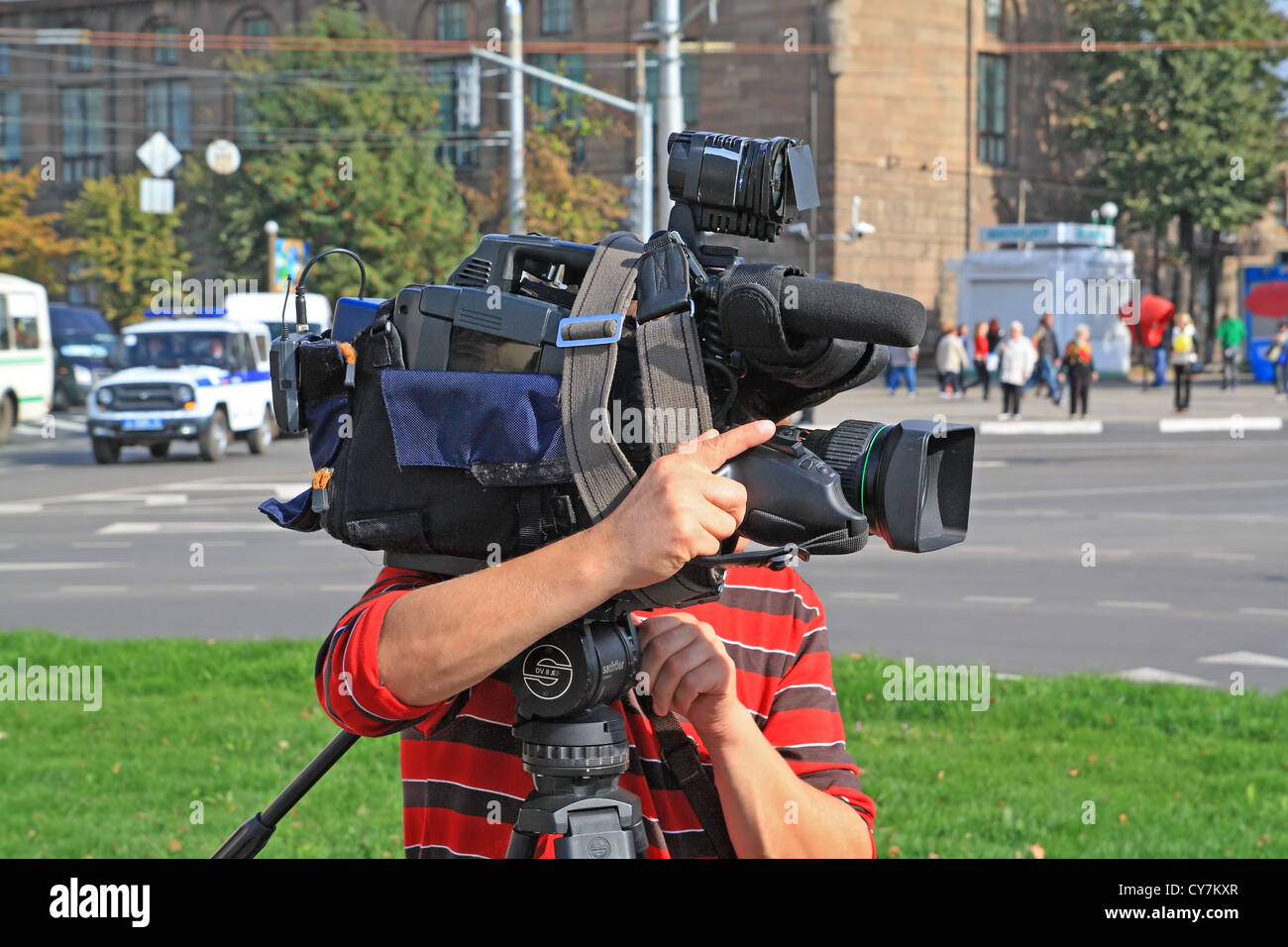 Tv Reporter On Street Stock Photos & Tv Reporter On Street Stock Images ...