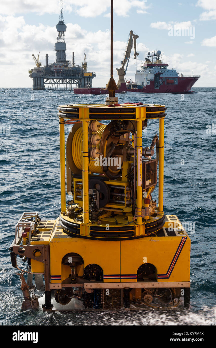 Oil rig supply boat hi-res stock photography and images - Alamy