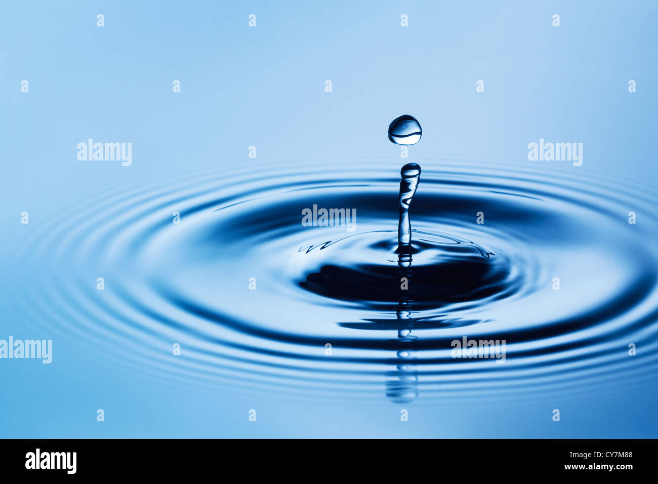 Drop image here hi-res stock photography and images - Alamy