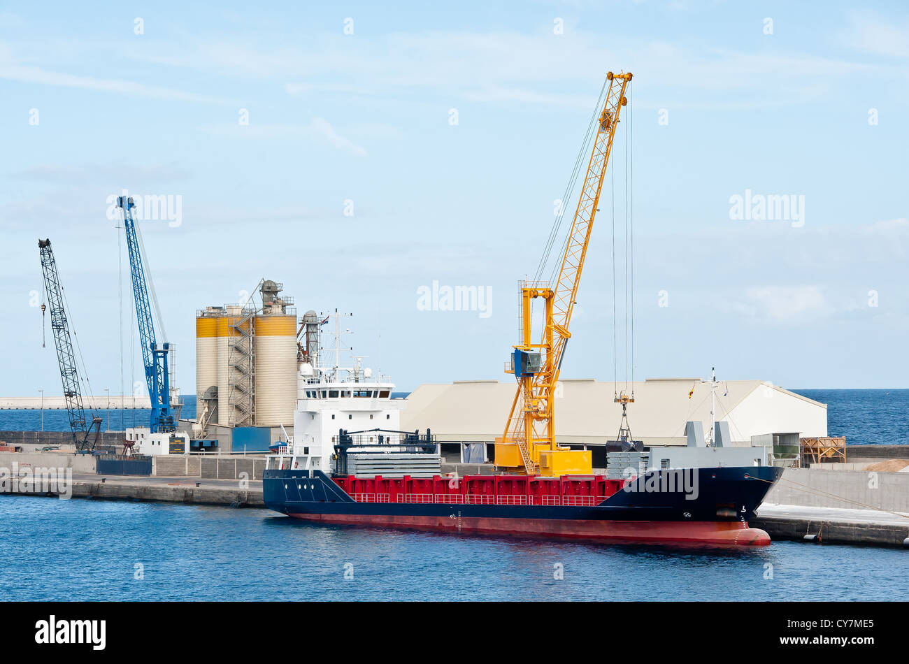 Boat being loaded with bulk cargo in the harbor of Las Palmas Stock ...