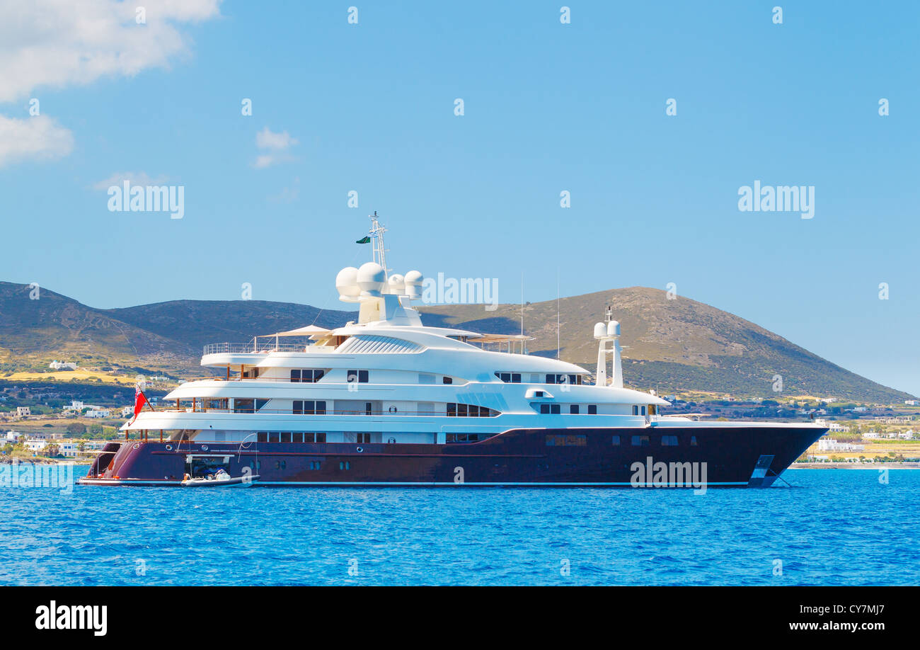 Luxury Yacht, Cruising in Ocean Stock Photo - Alamy