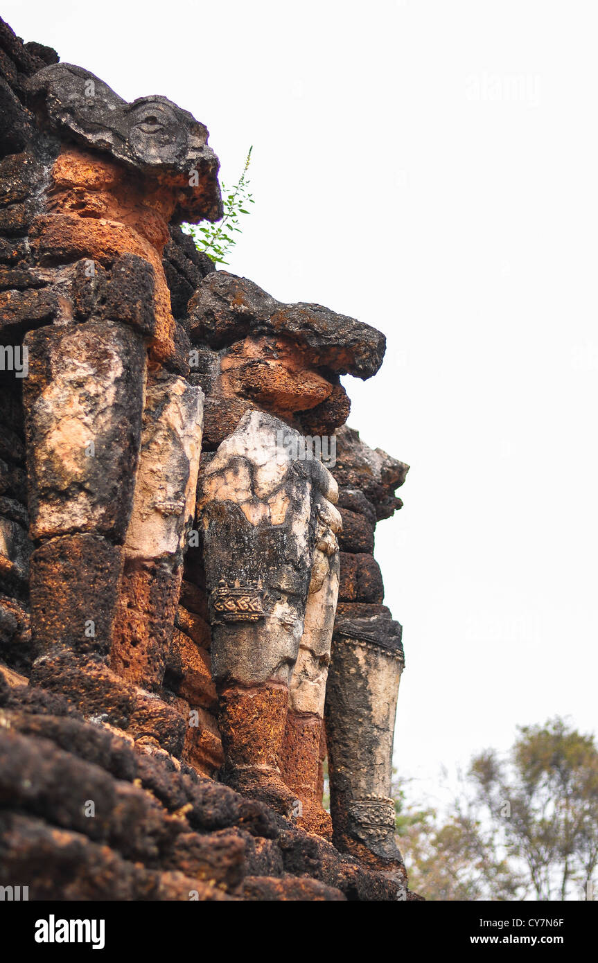 Ruin Brick elephant, Kampangphet Historical Park Stock Photo - Alamy
