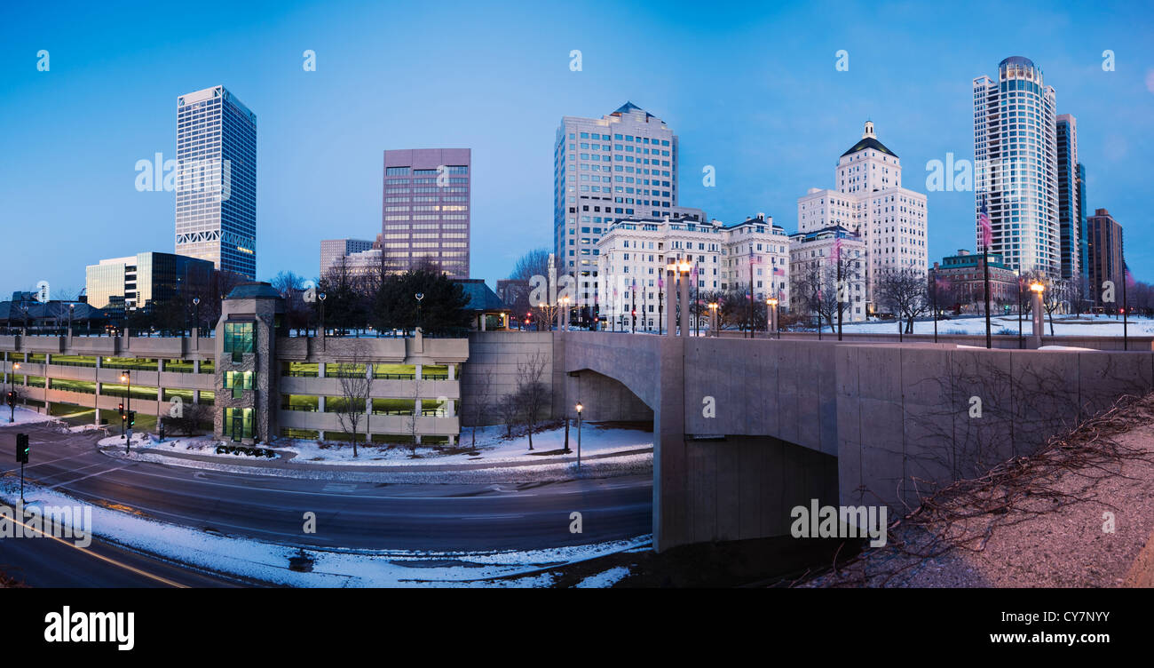 Milwaukee skyline sunset hi-res stock photography and images - Alamy