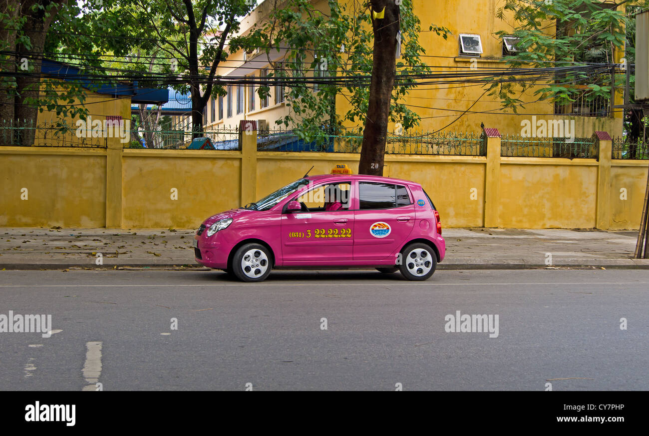 Pink taxi hi-res stock photography and images - Alamy