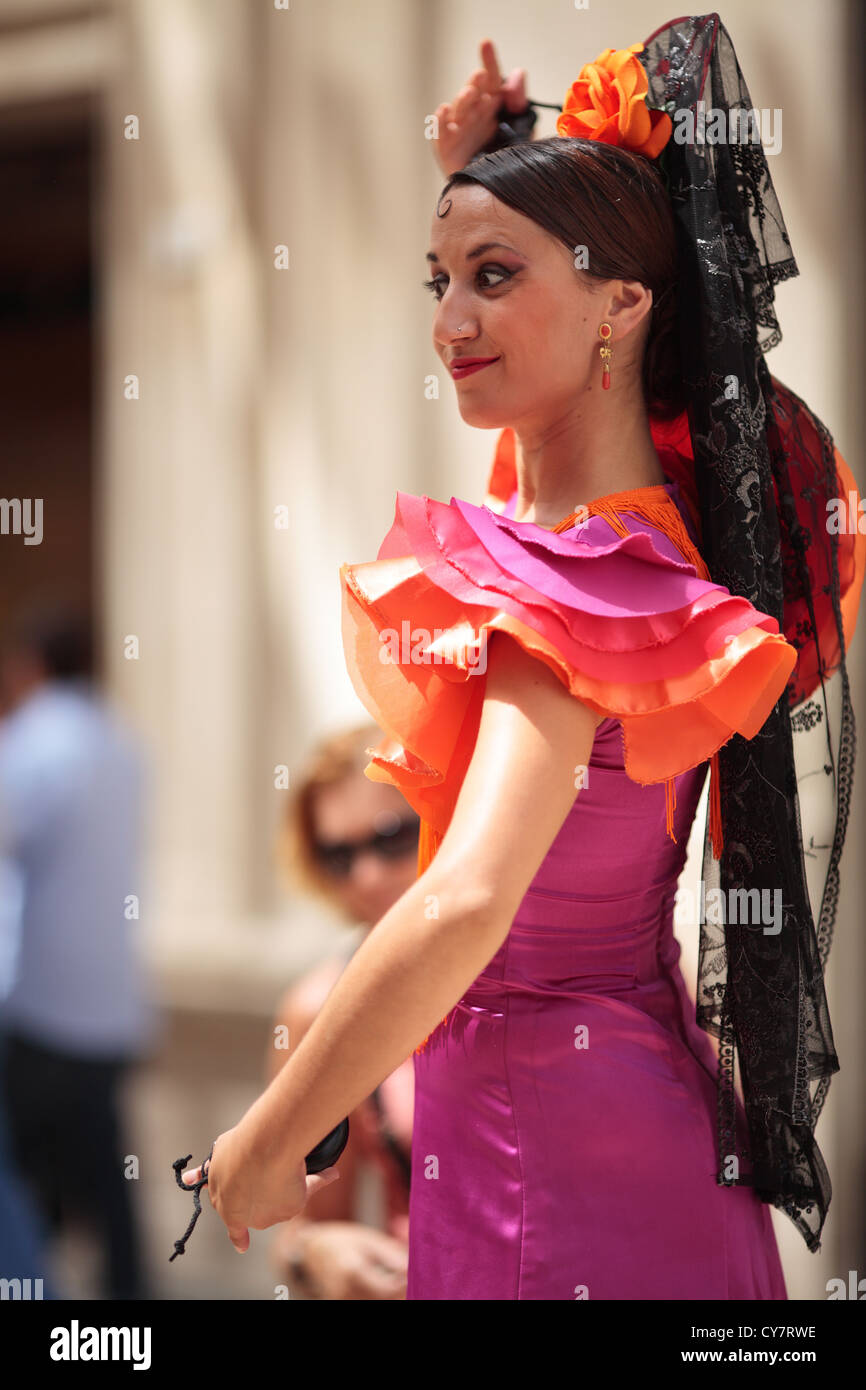 Women street artist spain hi-res stock photography and images - Alamy