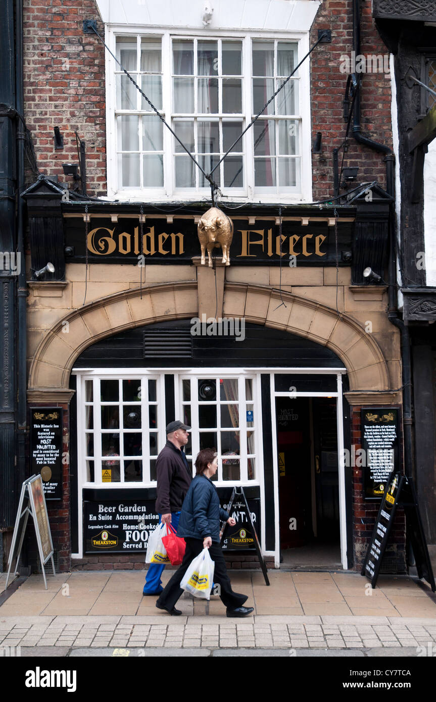 The Golden Fleece, the most haunted pub in York Stock Photo - Alamy
