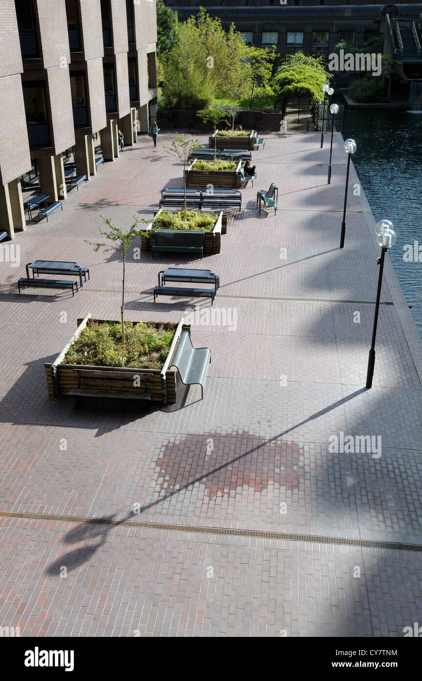 Barbican walkway hi-res stock photography and images - Alamy