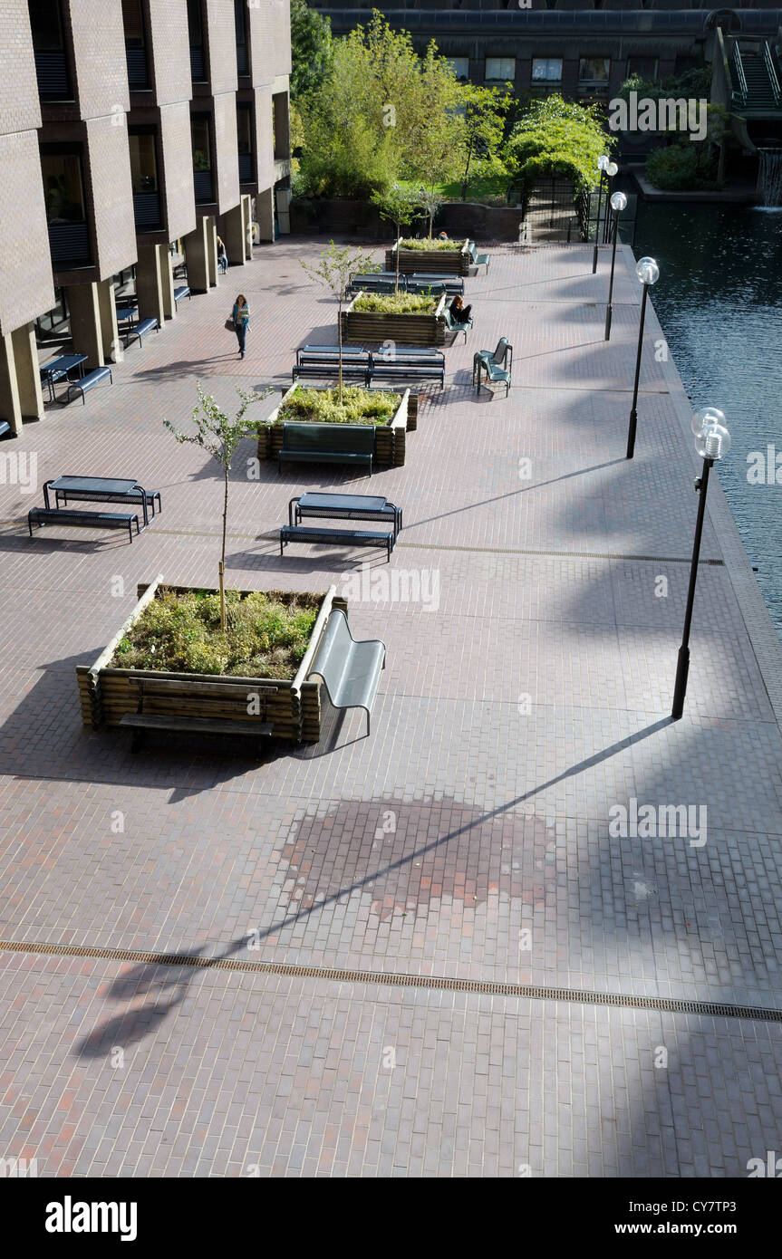 Barbican walkway hi-res stock photography and images - Alamy