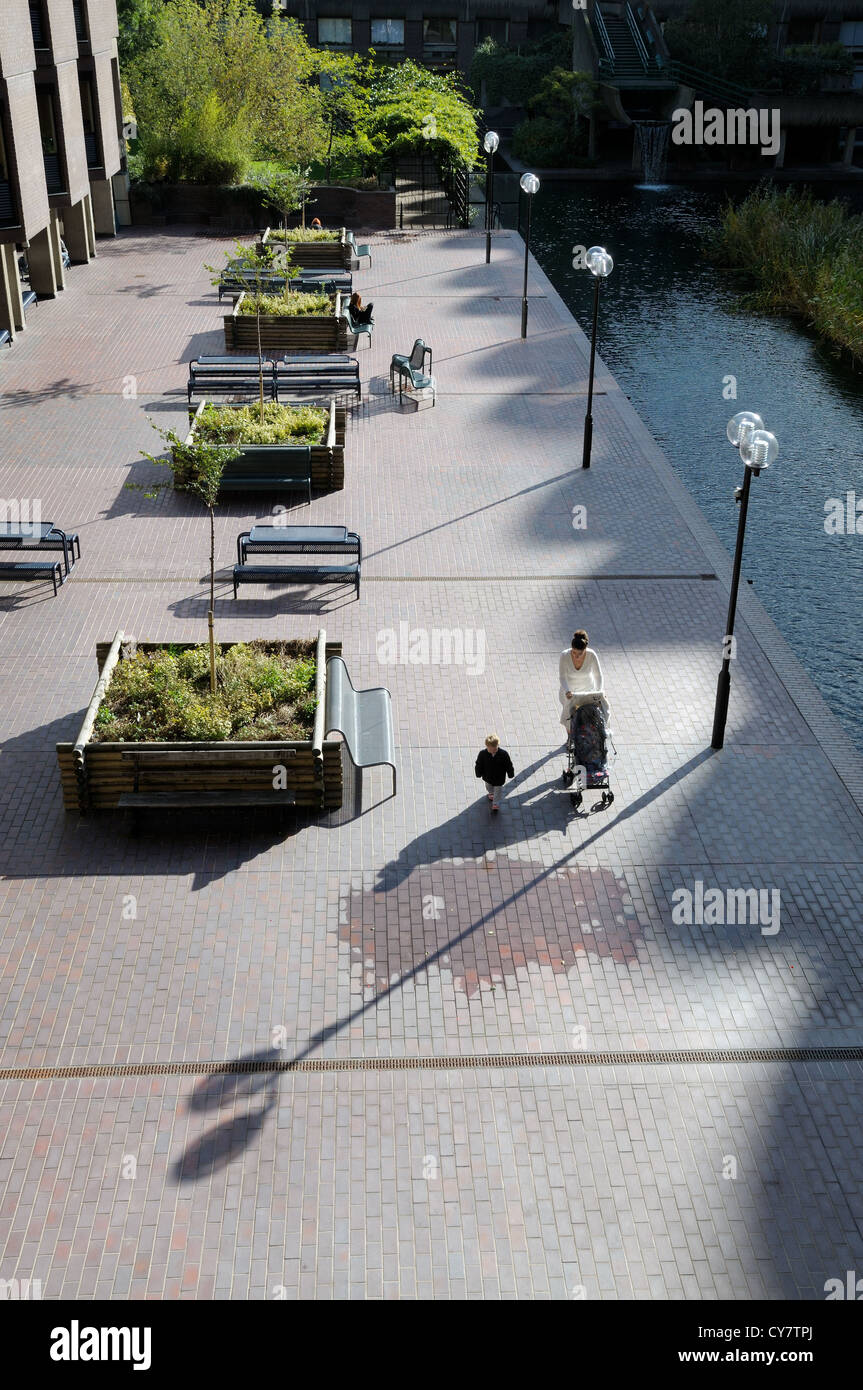 Barbican walkway hi-res stock photography and images - Alamy