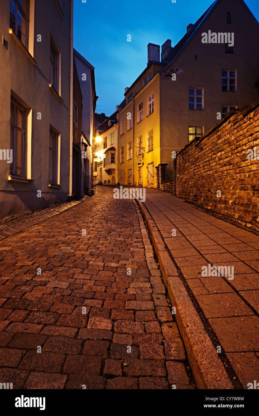 Old european street hi-res stock photography and images - Alamy