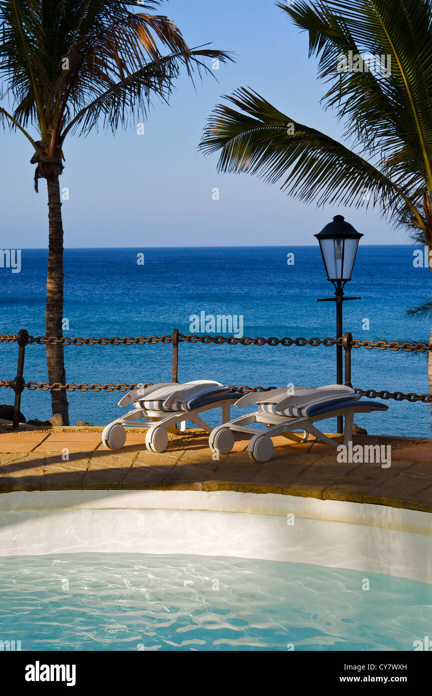 Ocean between surface hi-res stock photography and images - Alamy