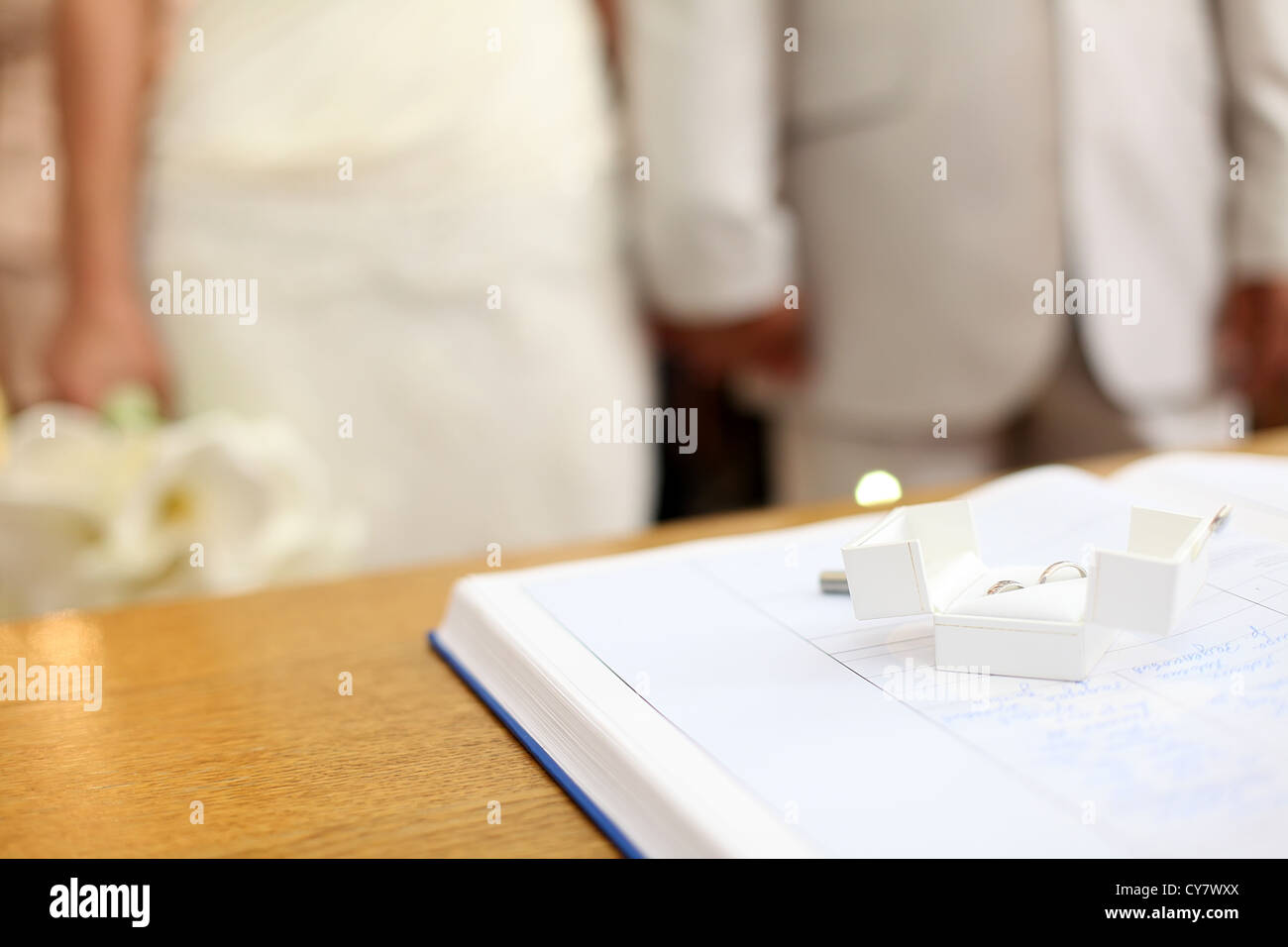 Couple sign wedding register hi-res stock photography and images - Alamy