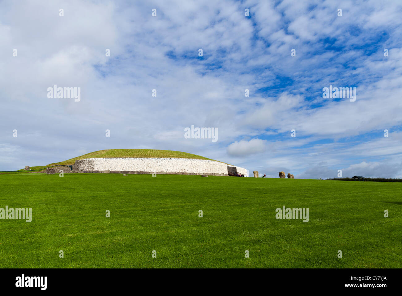 Neolithic stone age tomb hi-res stock photography and images - Alamy