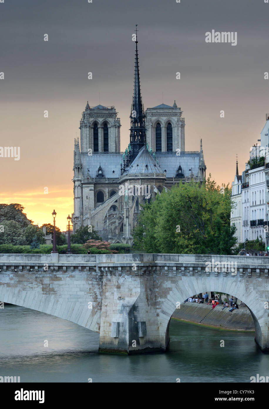 Arch bridge across river hi-res stock photography and images - Alamy