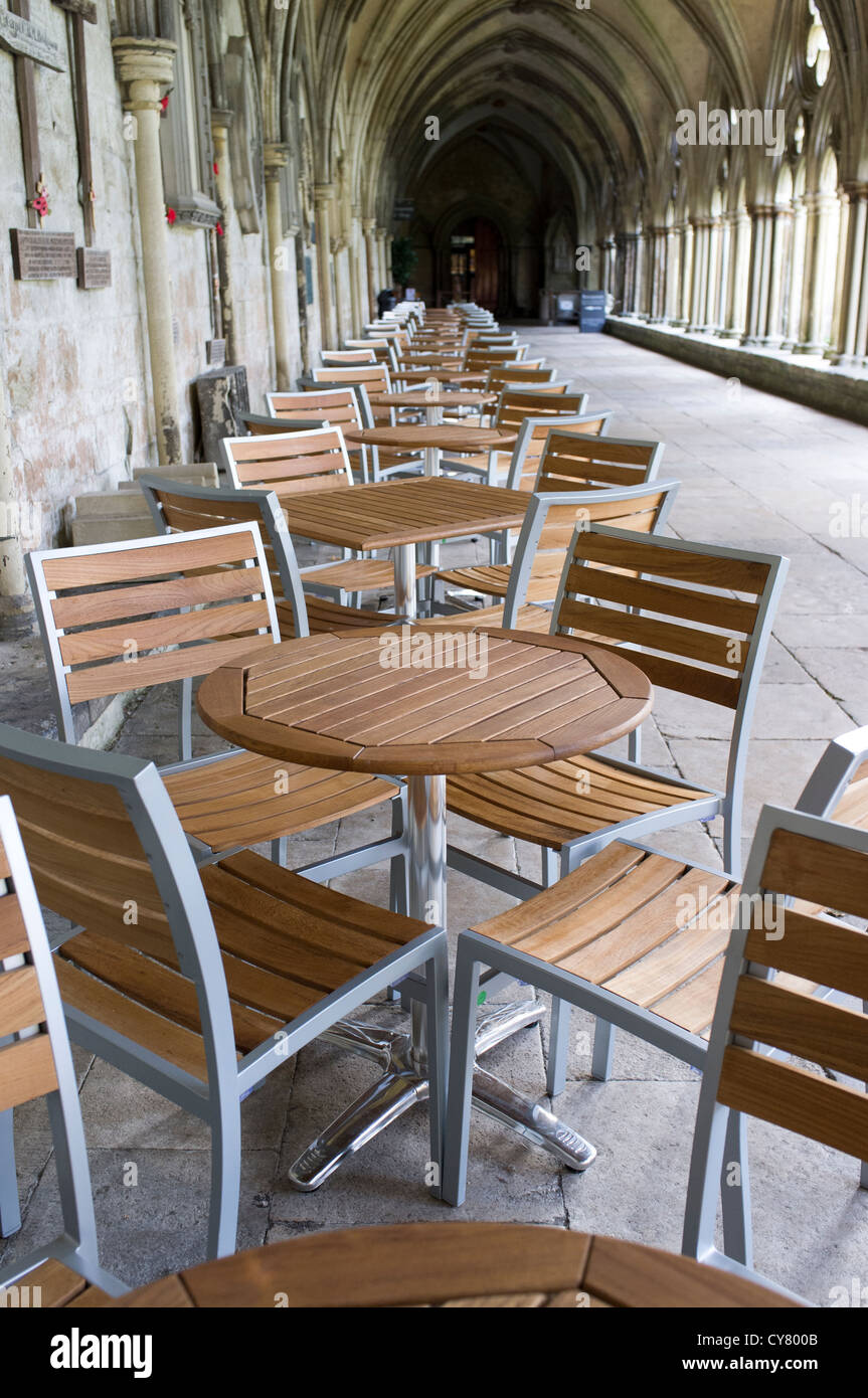 Line of empty tables hi-res stock photography and images - Alamy