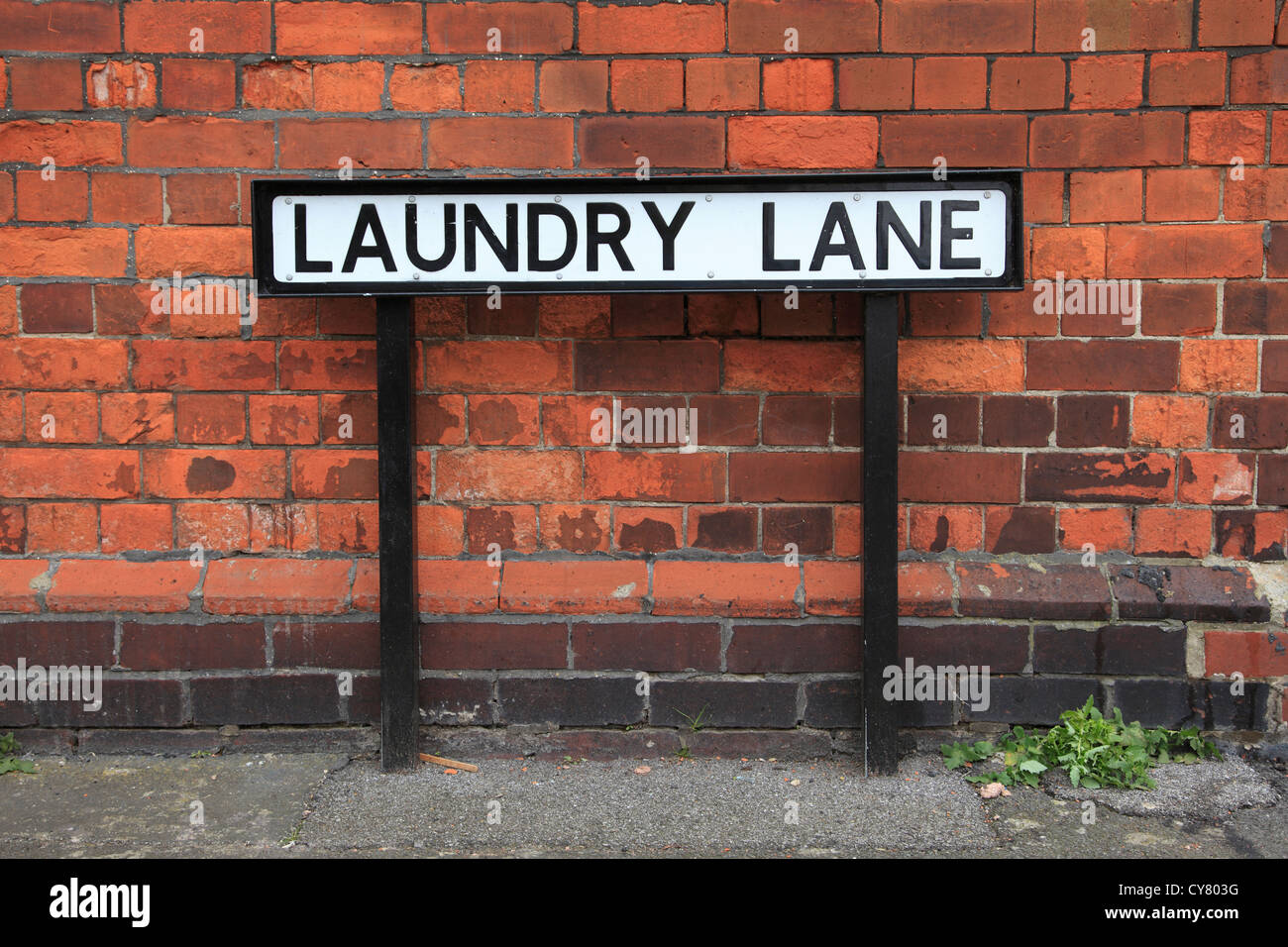 Laundry signs hi-res stock photography and images - Alamy