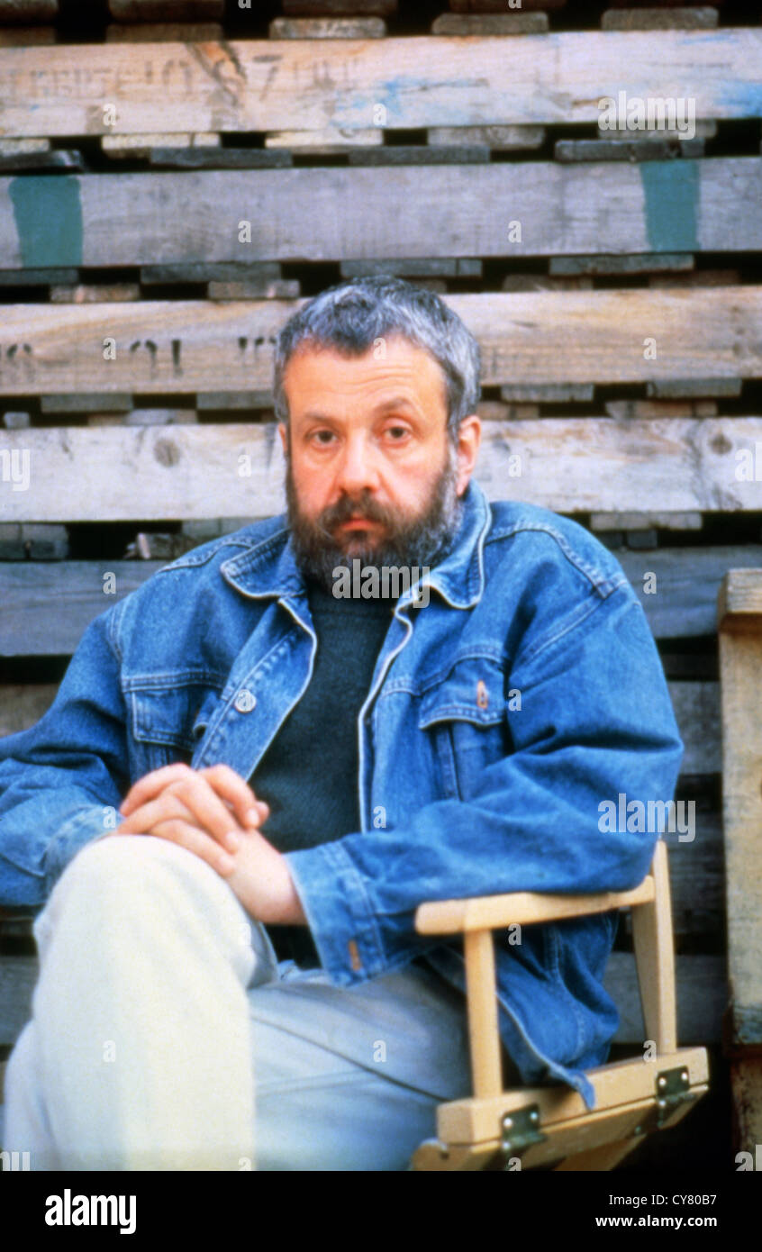 MIKE LEIGH (PORTRAIT), (DIR) O/S 'LIFE IS SWEET (1991)' MKLH 003 ...