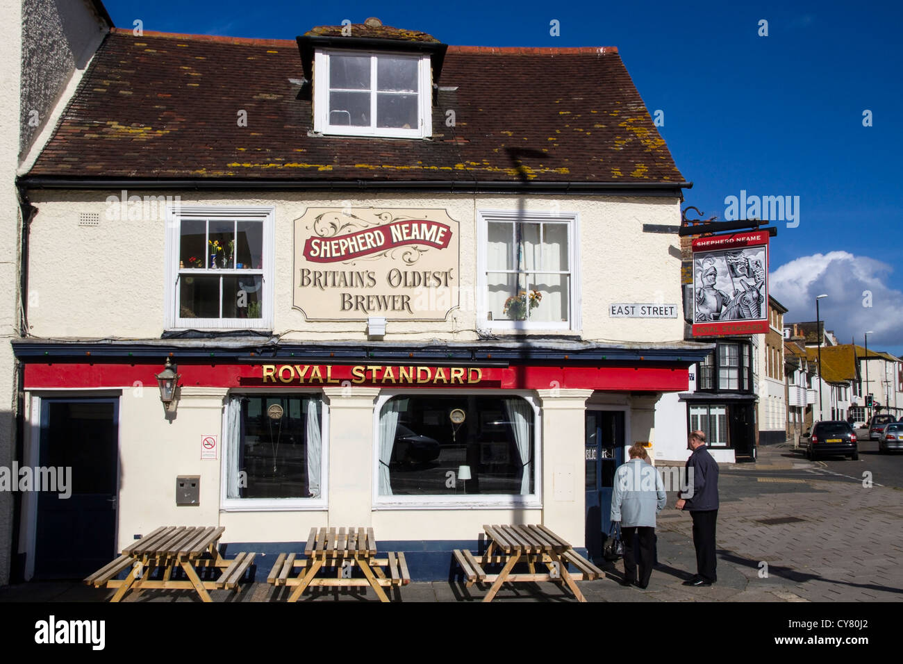 England Sussex Hastings, Royal Standard Inn & "Britain's Oldest Brewer Stock Photo - Alamy