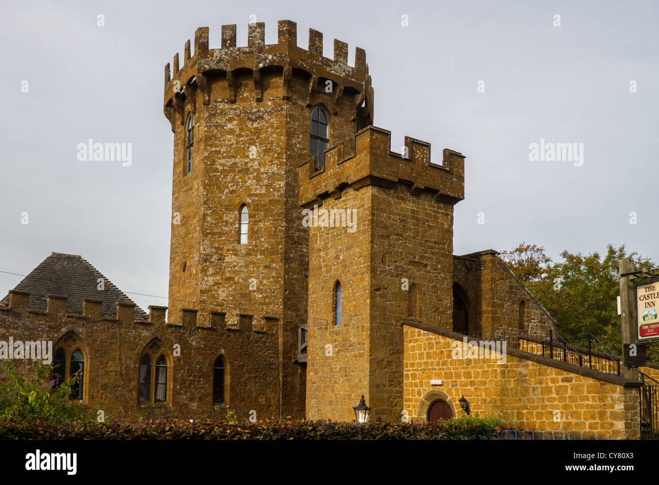 England Warwickshire Edgehill, Castle Inn, overlooking civil war ...