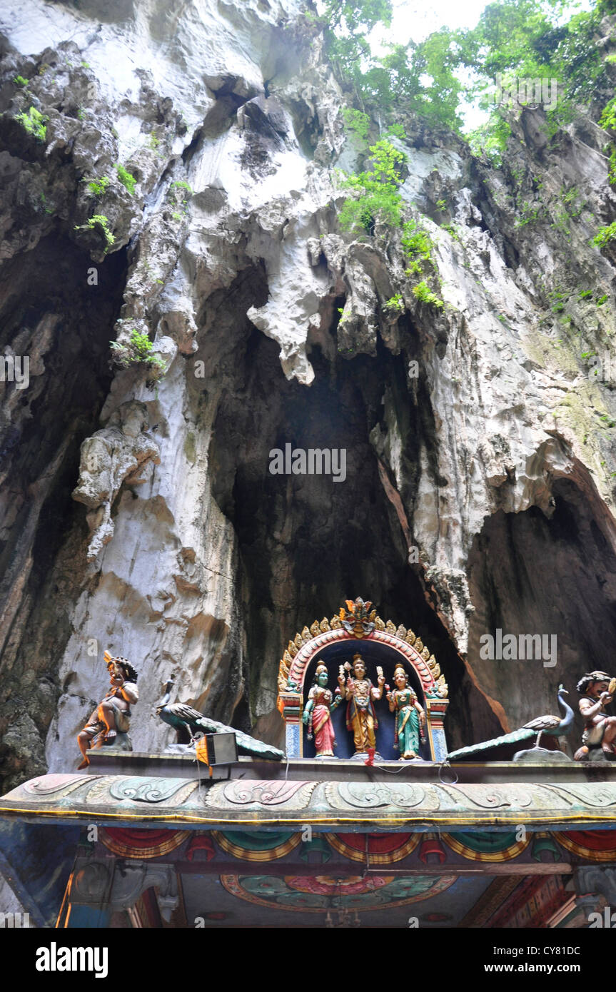 Hindu shrine temple cave hi-res stock photography and images - Alamy