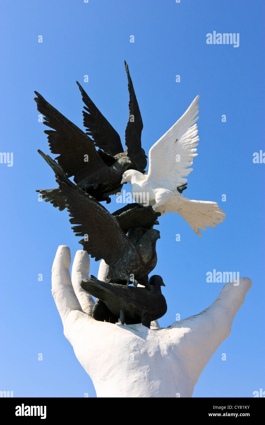 Turkey kusadasi hand peace sculpture hi-res stock photography and ...