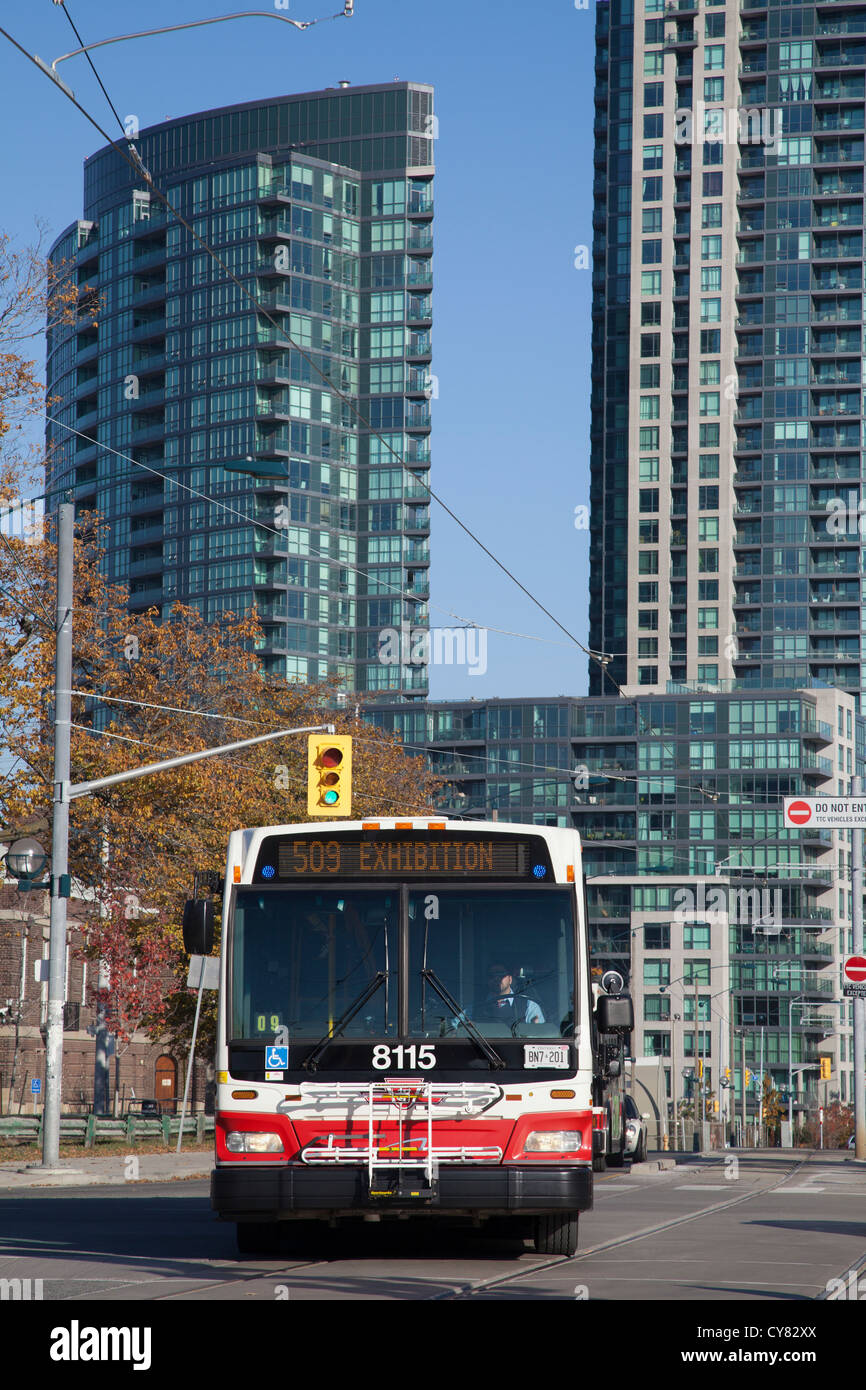 Canadian bus hi-res stock photography and images - Alamy
