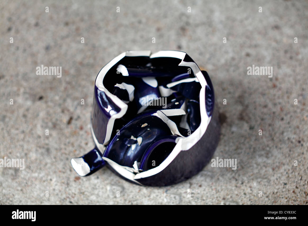 Broken ceramic cup Stock Photo - Alamy